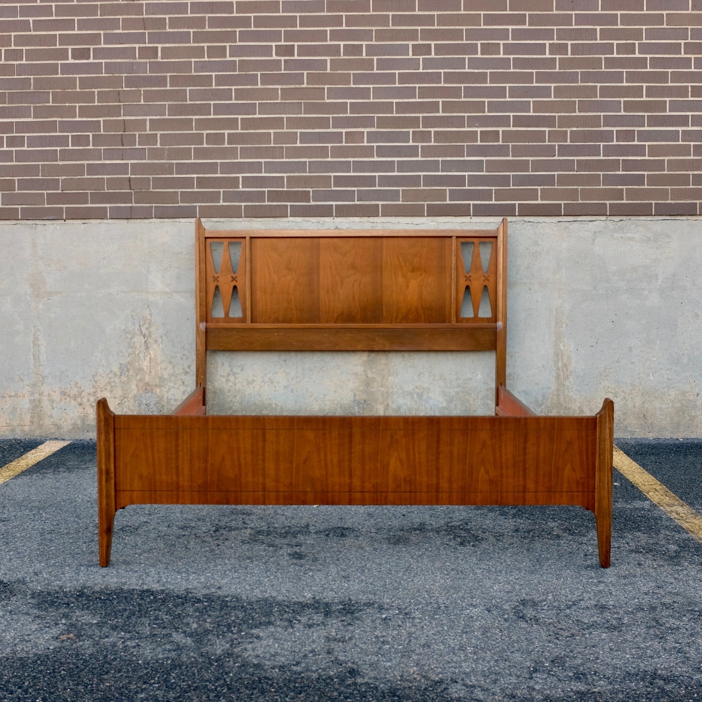 Mid Century Modern Vintage Bassett Furniture "Monterey" Walnut ...